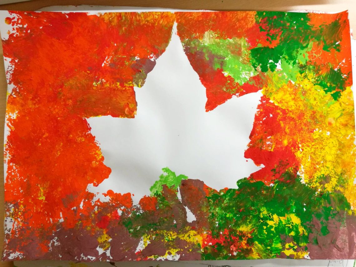 Feuilles d’automne et graphismes – Chat d'école